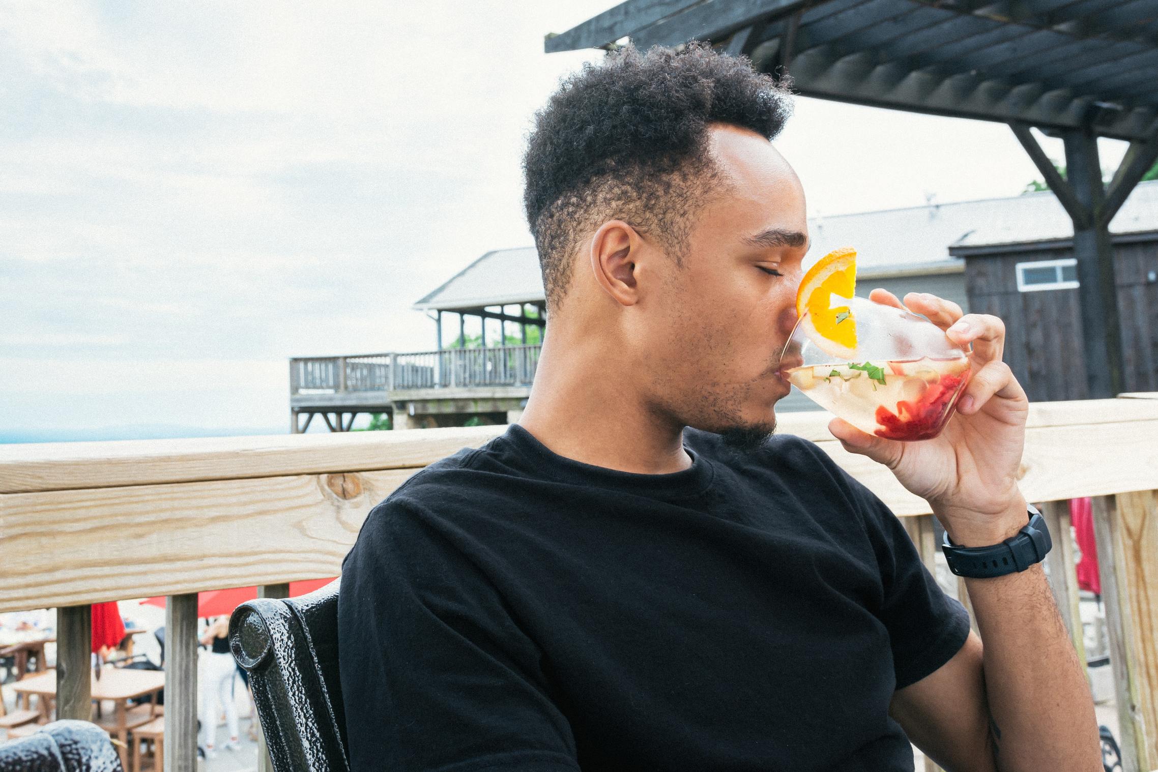 8 Tips For Eating Healthy While Traveling - MyBodyResearch.com